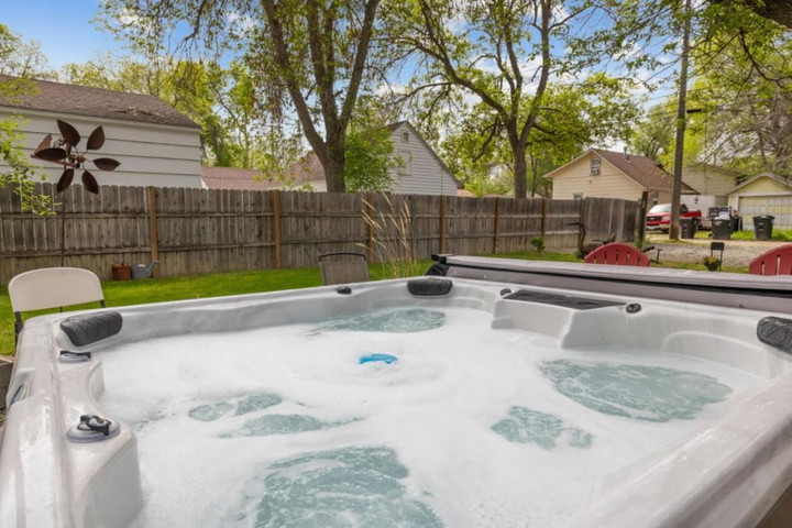 Bo’s 3br Retreat • Hot Tub • Sauna • Den Suite - Billings, MT
