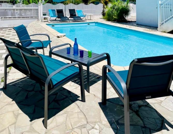 F2 Stay In Cluny - Fort-de-France