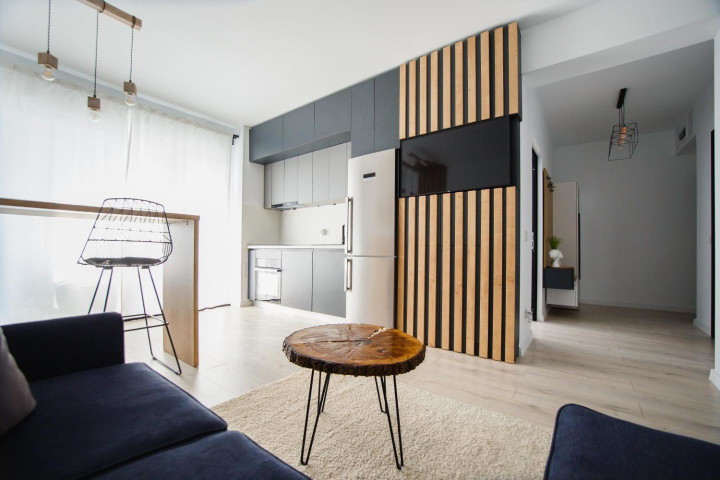 Monochrome Style Central Apartment - Oradea