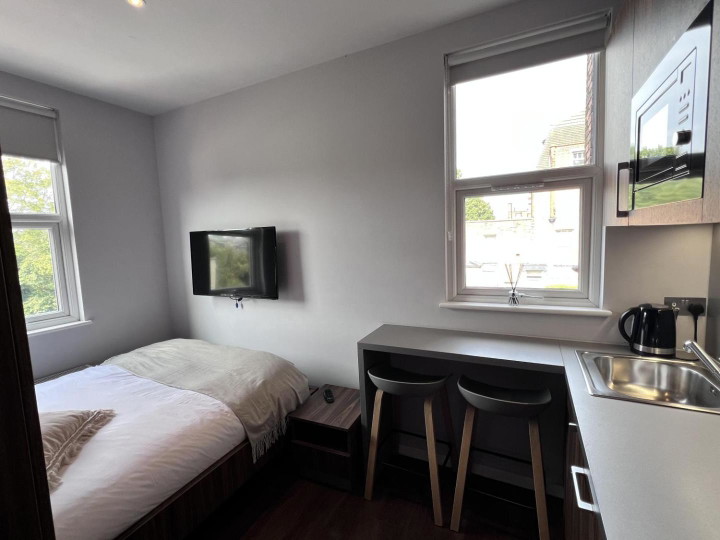 London Studio Retreat - Colney Hatch Lane - Chingford