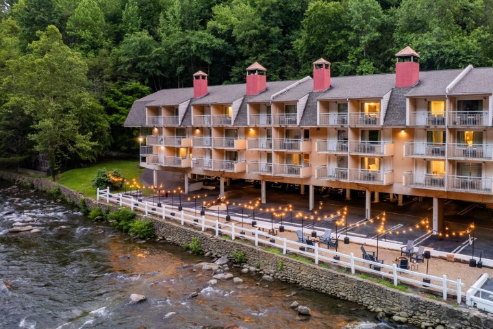 Gatlinburg River Inn - Gatlinburg, TN