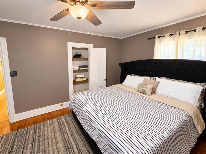 Cozy Retreat King Bed & Private Entrance - Gillette Stadium - Foxborough