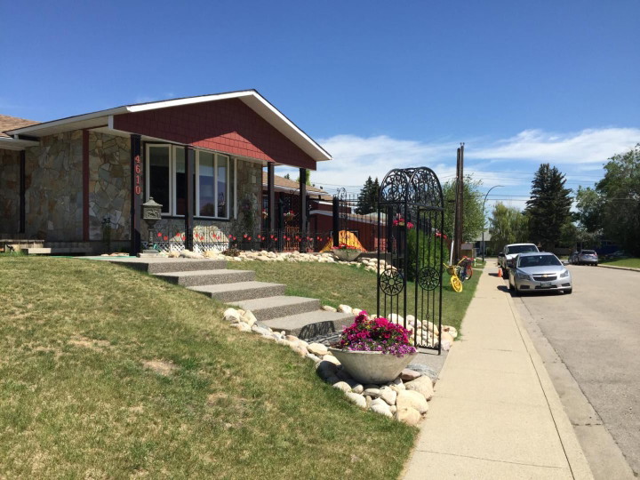 The Calgary Hub Hostel Style Home - 캘거리
