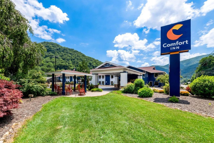 Comfort Inn Near Great Smoky Mountain National Park - Maggie Valley, NC