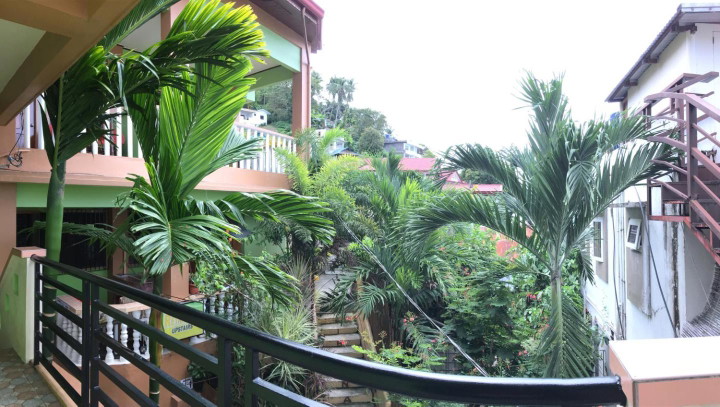 Reynaldo's Upstairs - Puerto Galera