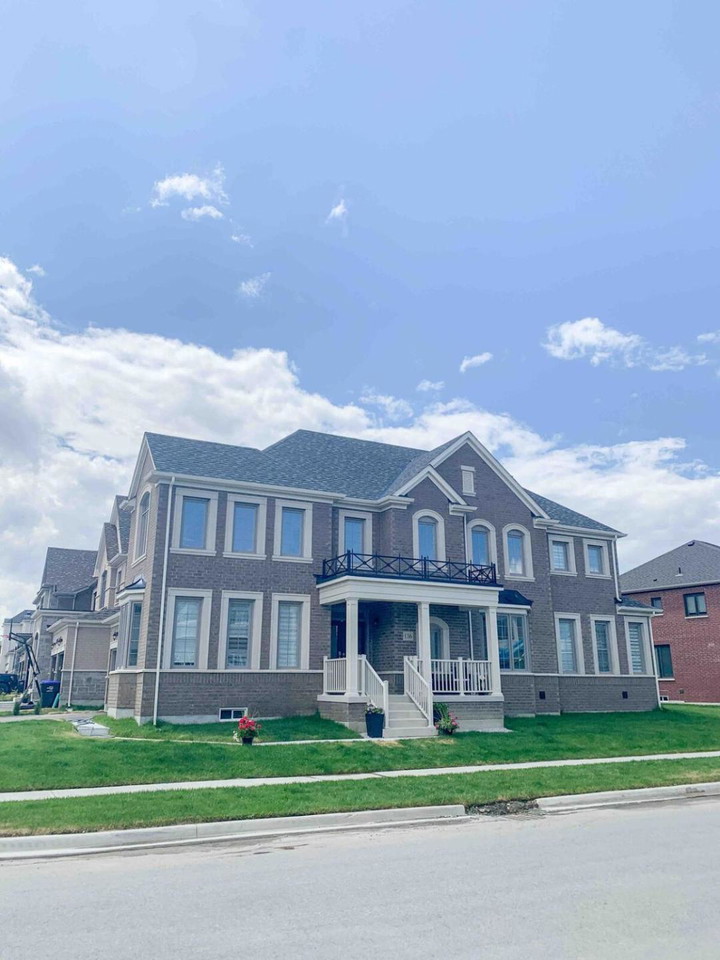 The Scarlet Retreat - Spacious 2-bedroom Private Suite - Bradford, ON, Canada