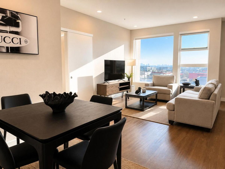 Modern Hollywood Penthouse With New Luxury Furnishing - Hollywood, CA