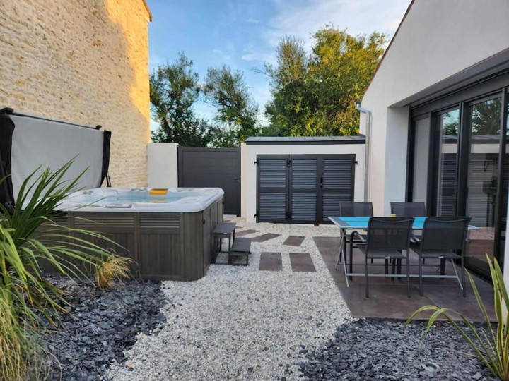 Cocon Pour 2 Avec Jacuzzi - La Rochelle