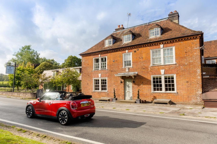 The Bell Inn Hotel - Brockenhurst