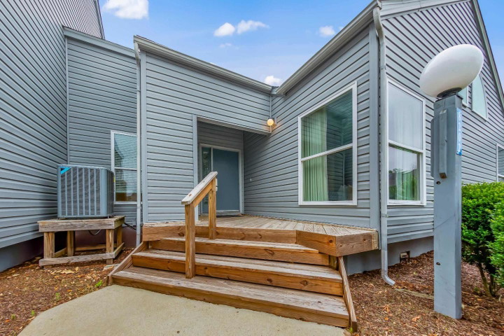 Lakefront Condo With Indoor & Outdoor Pools - New Bern - New Bern, NC