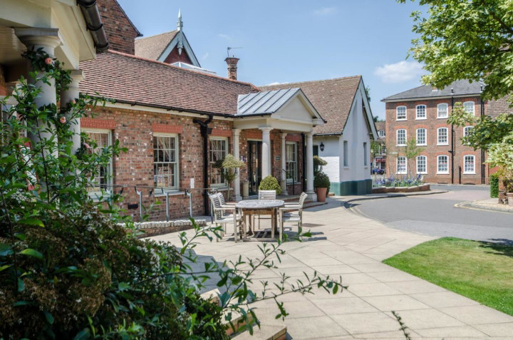 The Woburn - Luton