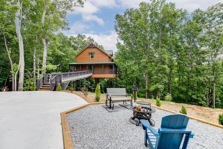 Gold Peak Treehouse Near Helen, Georgia - Clermont, GA