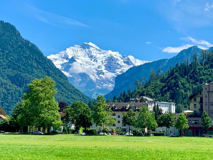 Eiger, Jungfrau, Luxury Garden Apartment - Brienz