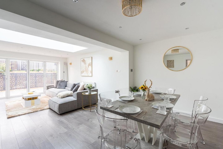 Karazo Ltd - Luxurious Contractor And Family Friendly 4 Bedroom In Croydon With Parking - Croydon