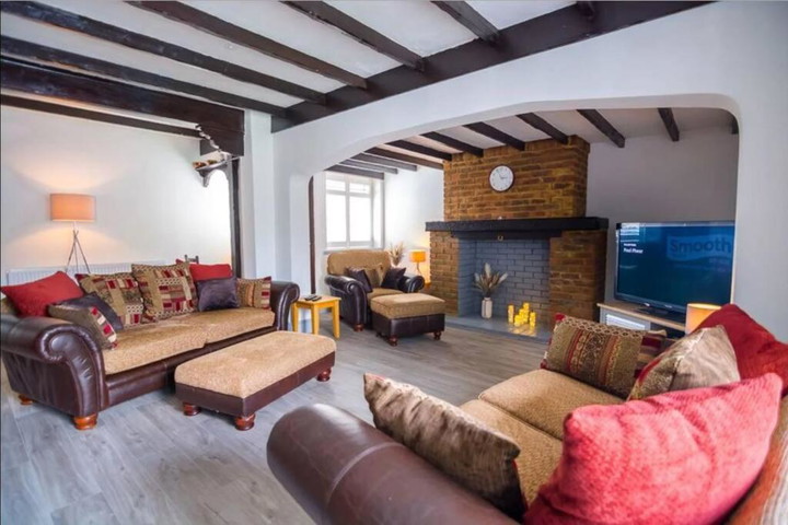 A Bright And Spacious Gem - Staines-upon-Thames