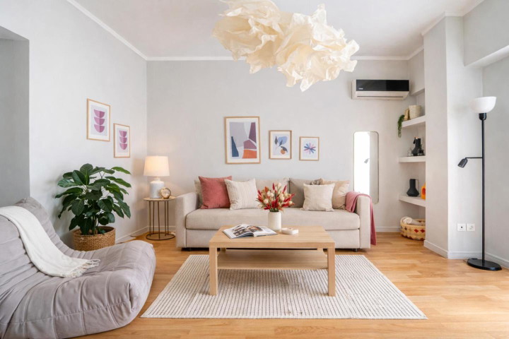 Urban Grace - In The Heart Of Athens - Athens