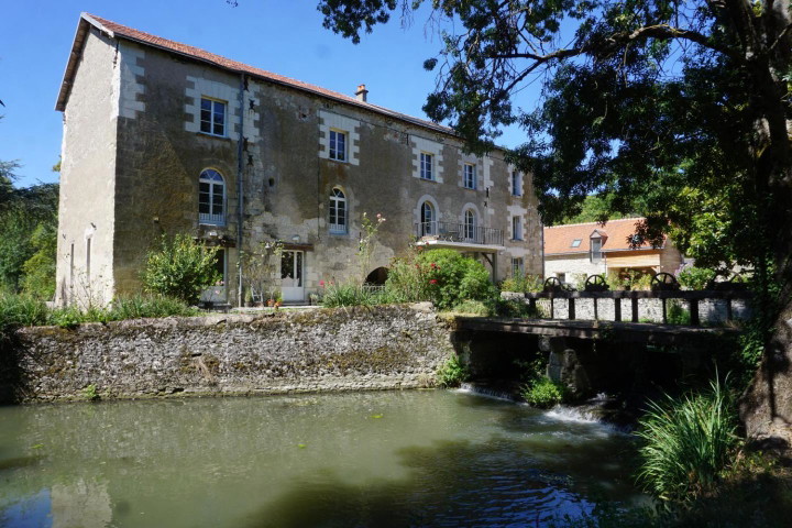 Le Moulin De Moquesouris - Chambres D'hôtes Et Table D'hôte - Vouvray
