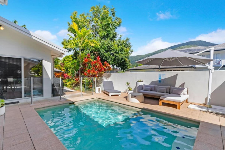 Cove House - Coastal Convenience By The Pool - Palm Cove