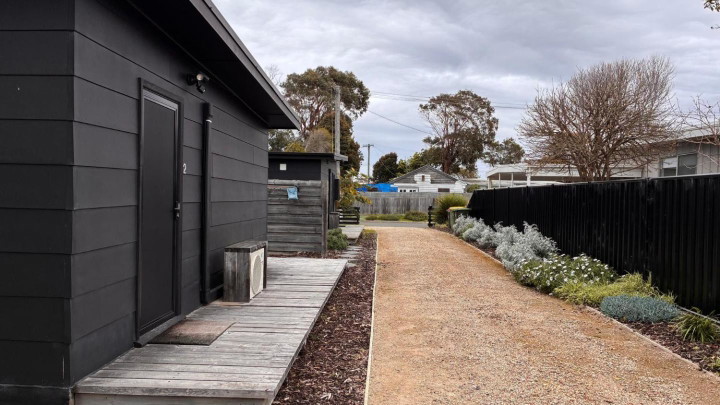 Beach Trail Retreat 2 - Cosy Coastal Stay - Lakes Entrance