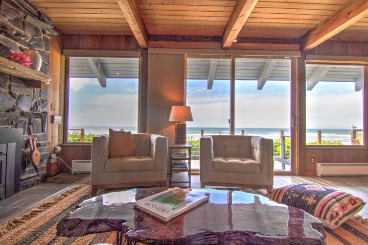Ocean Front On Miles Of Sandy Beach! Dog Friendly! - Yachats, OR