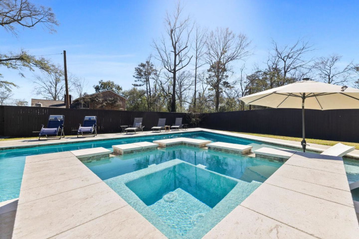 Downtown Cottage Hammond, Pool, Hot Tub, King Bed - Hammond, LA