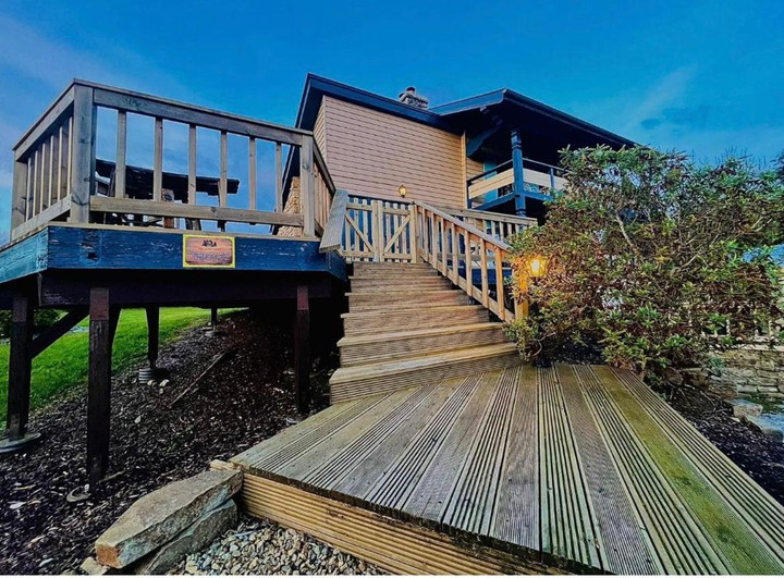 Lakeland Lodge 400 Year Old Bavarian Lodge With Private Hot Tub Pet Friendly - Bundoran