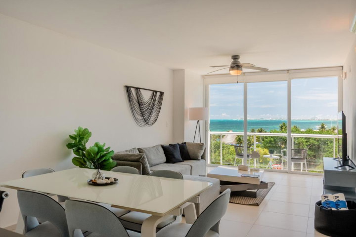 Seacost Beachfront 2bdr With Pool By Casa Paraiso - Isla Mujeres