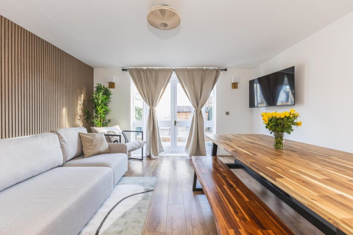 Arte Stays Serviced Houses Stratford - 3 Bedrooms 2 Bathrooms Houses London, Stratford, Maryland, Free Parking, Garden, Weekly Or Monthly Stays - Up To 8 Guests - London