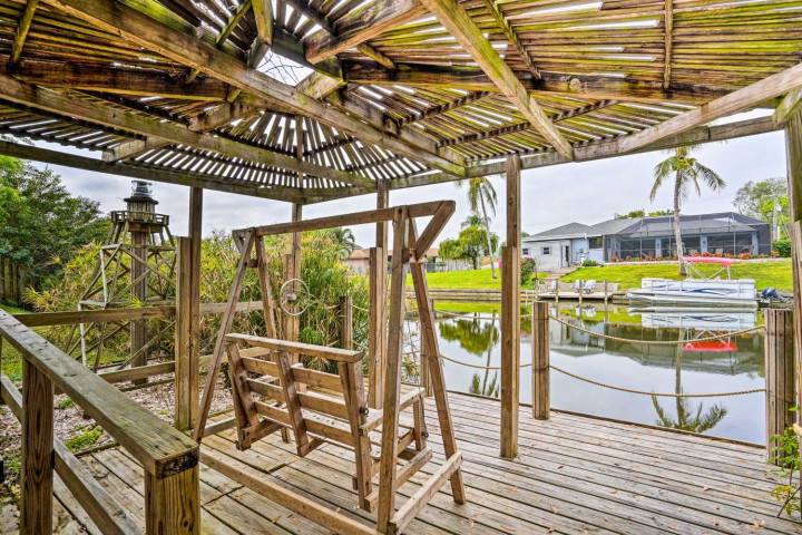 Canalfront Cape Coral Escape - Ada Friendly! - Fort Myers