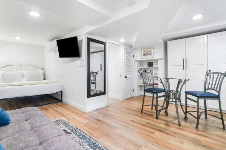 Sojourn Charming Lower Level Studio - Capitol Hill - State of Washington