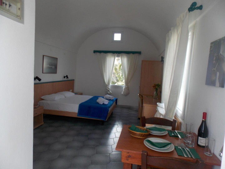 Tristhenia - Santorini