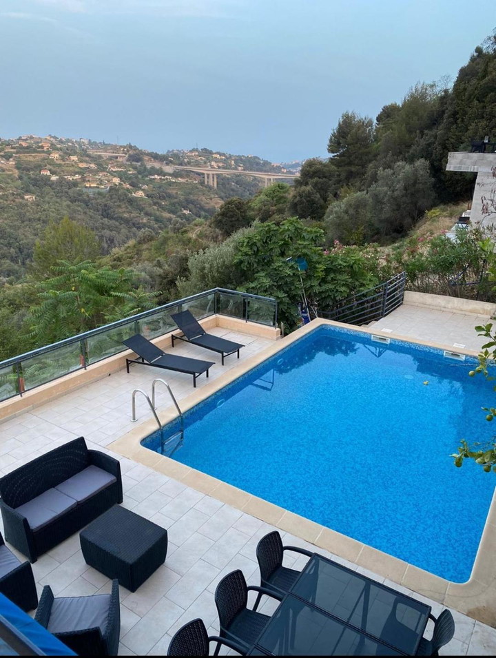 Spacieuse Villa Niçoise Au Calme Avec Piscine - Nice