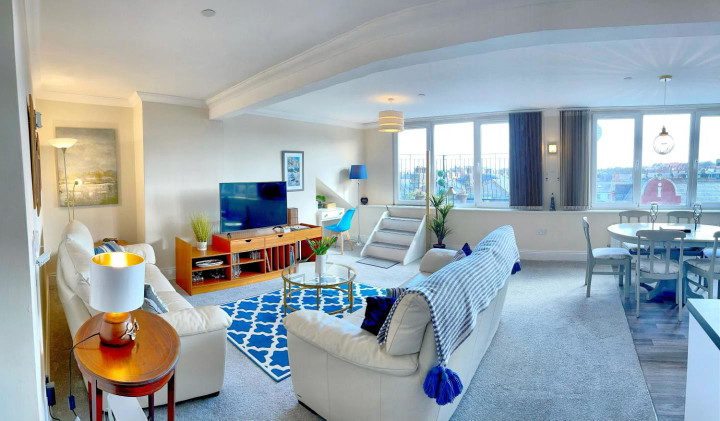 Superb Scarborough Penthouse With Balcony, Lift, Parking, Views - Scarborough