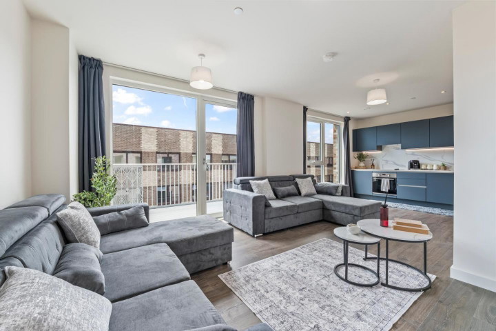 Spacious 2-bed Apartment - Sleeps 8 - Balcony - Hounslow