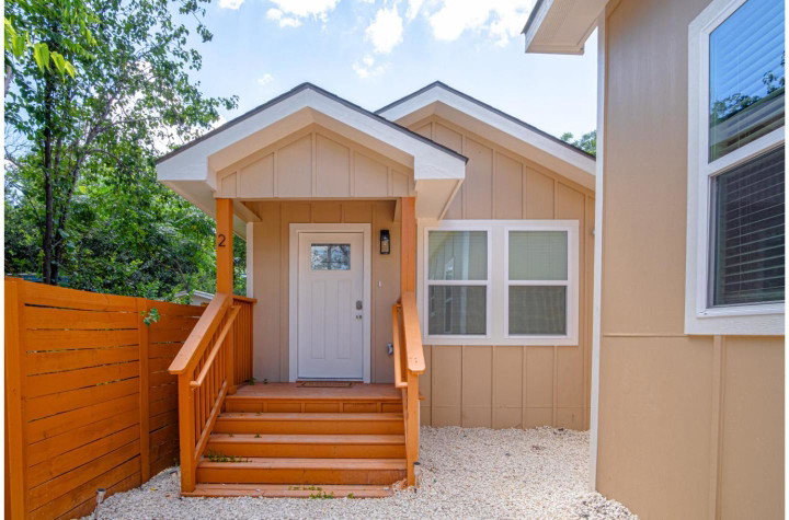Historic Comfort 2br1ba Guesthouse Near Riverwalk - San Antonio, TX