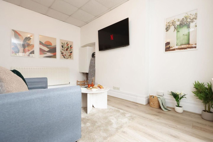 The Central Loft- Lush 1bd Flat, Up To 4ppl - 배리