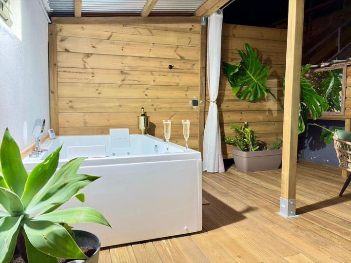 Studio Intimiste Avec Balnéotherapie Privative L ÉCrin Du Jardin - Saint-Denis, La Réunion