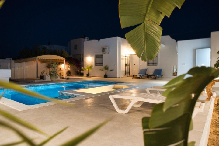 Villa Bianca - Détente Avec Piscine & Jacuzzi Et Plage à 10 Min - Djerba