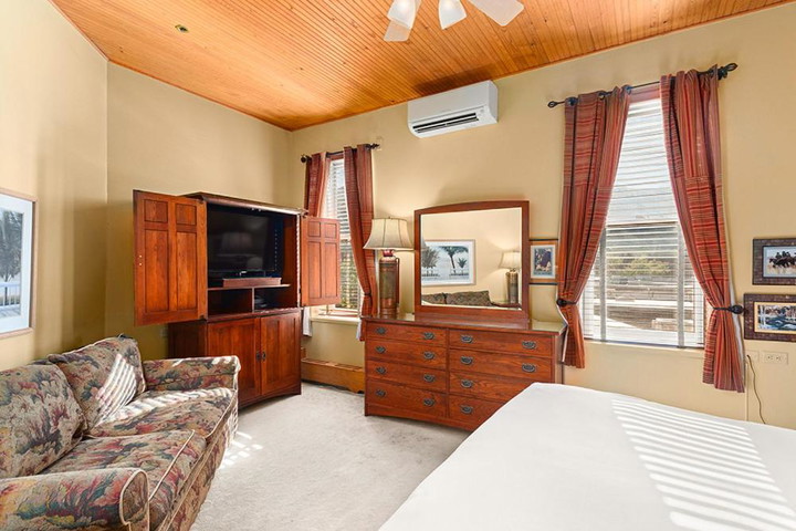 Independence Square 308, Top Floor Hotel Room With Ideal Downtown Location - Aspen, CO