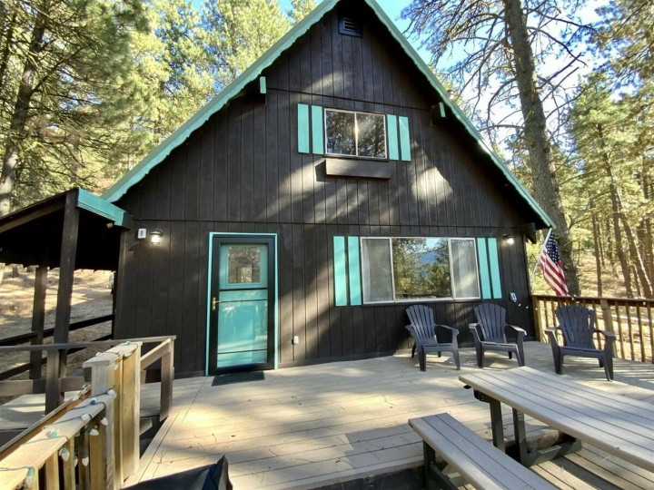 Mint Chip Cabin - Pet Friendly - Forested - Large Deck - Fire Pit - Cascade, ID