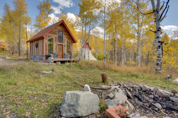 Colorful Cabin W/ Teepee, Fire Pits & Mtn Views! - Colorado