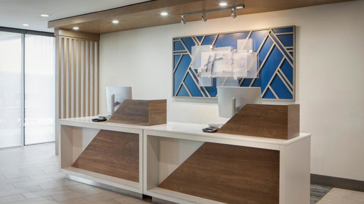 Holiday Inn Express Dallas Market Center By Ihg - Highland Park