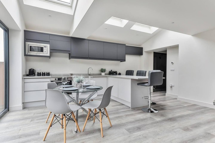Spacious, Modern 2 Bed Apartment With Ensuites - Derbyshire