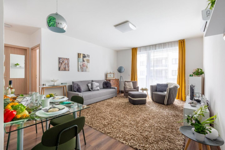 Bubbly Calm By Stn - Budapest