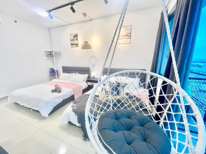 J Cozy 1-5pax Trefoil Setia Alam 100mps Wifi & Tv - Setia Alam