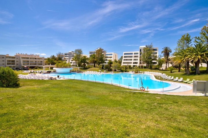 2 Bedroom Apartment With Pool In Vila Marachique, Alvor - Alvor