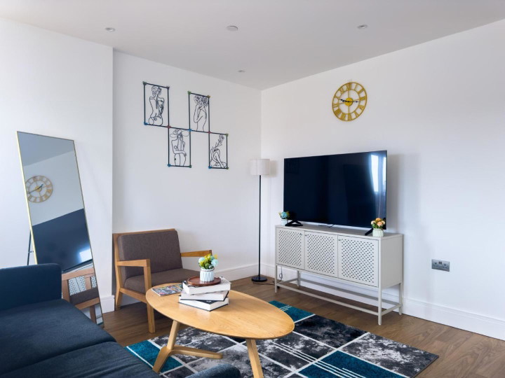 Contemporary Flat In The Heart Of The West Midlands Built Around Your Lifestyle Close To Birmingham City Centre - Solihull