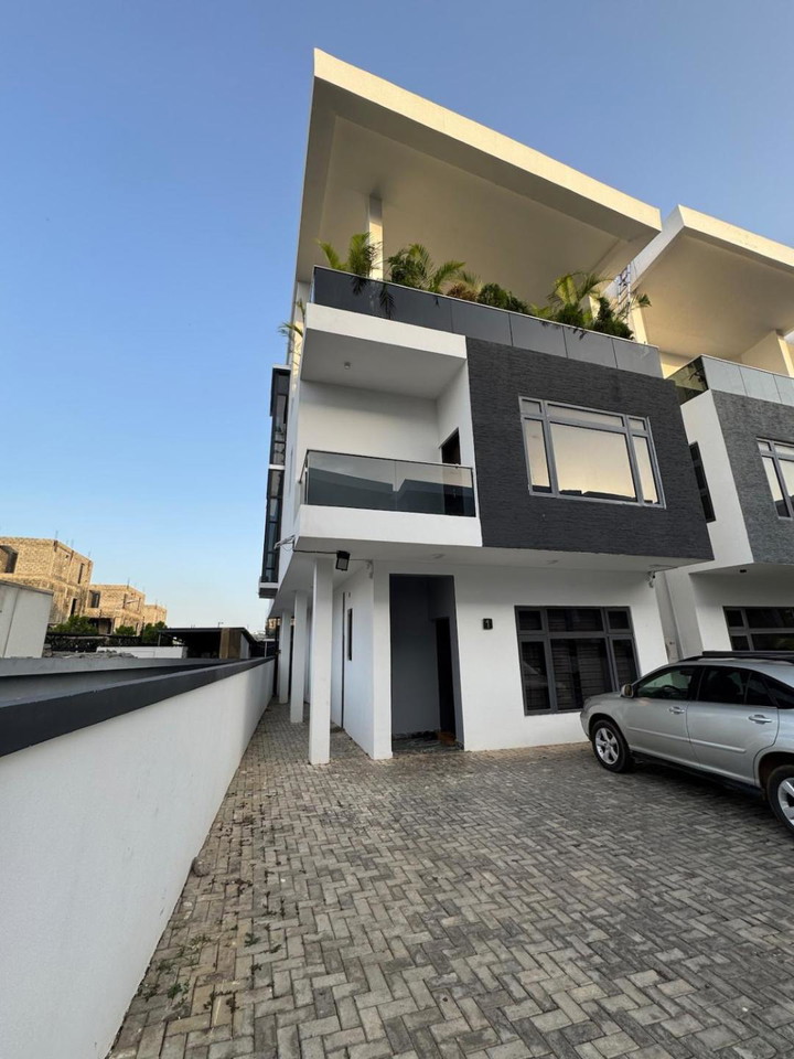 Modern 4br & Penthouse Duplex For Short-let - Abuja