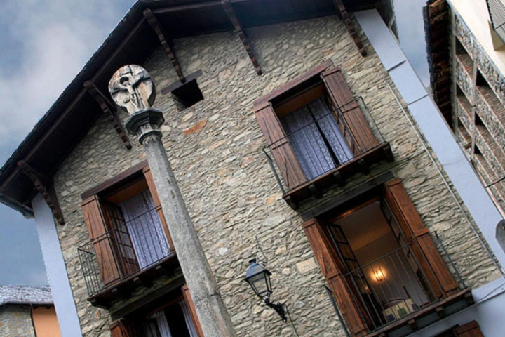 L'oficial - Espot