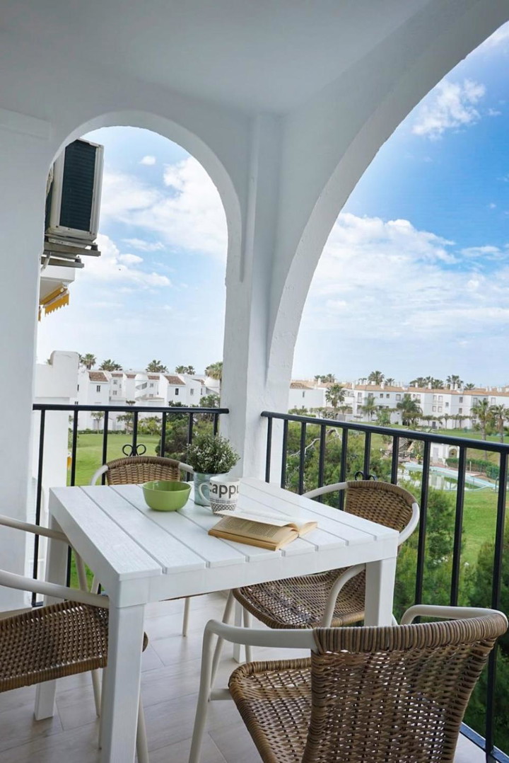 Piscina Y Playa En Laguna Beach Torrox - Torrox